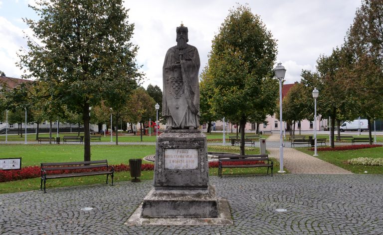 Grad Ogulin obnavlja spomenik kralja Tomislava u povodu 1100 godina ...