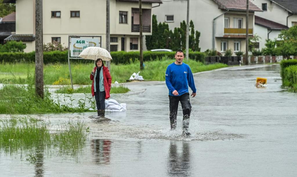 FOTO, VIDEO: Brodarci prepušteni sami sebi: Ivanu je potopljen OPG ...
