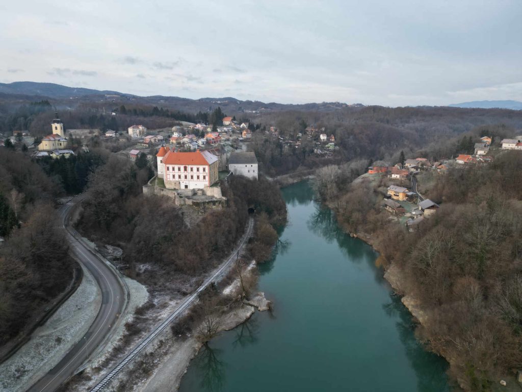 Strvina velikog ronca pronađena u Ozlju – Radio Mrežnica