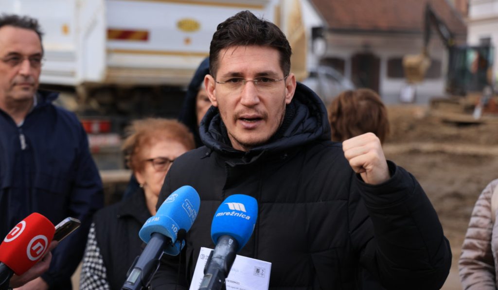 Dosta je razbijanja. Dosta je suza građana Karlovca i Mandićevog ...