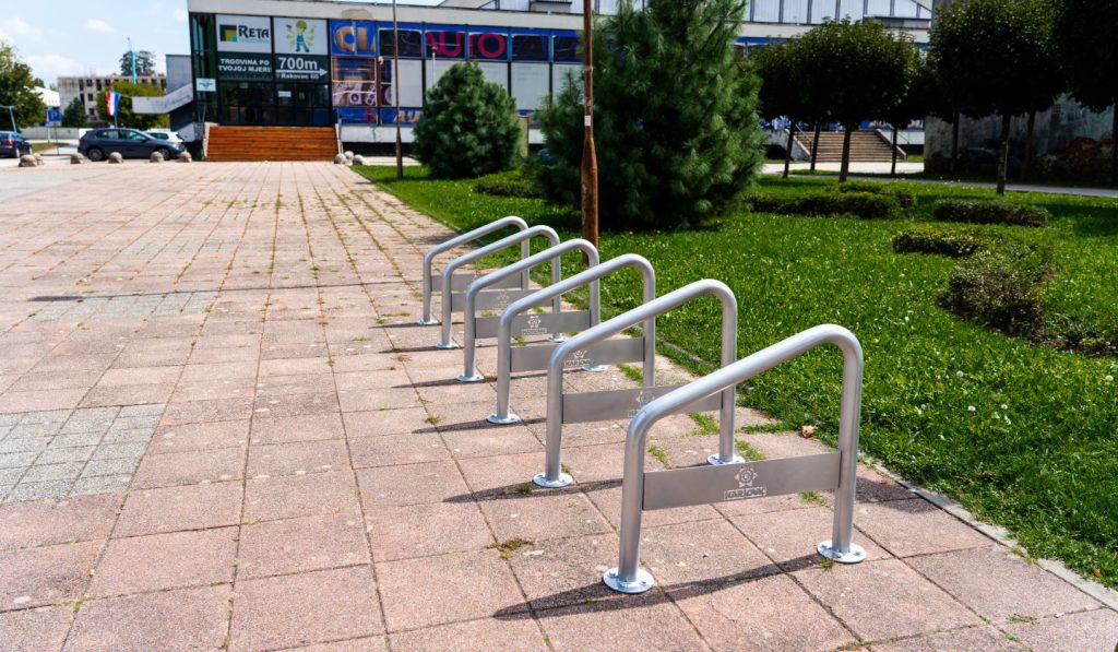 U Karlovcu novi stalci za bicikle u Zvijezdi i na Rakovcu – Radio Mrežnica